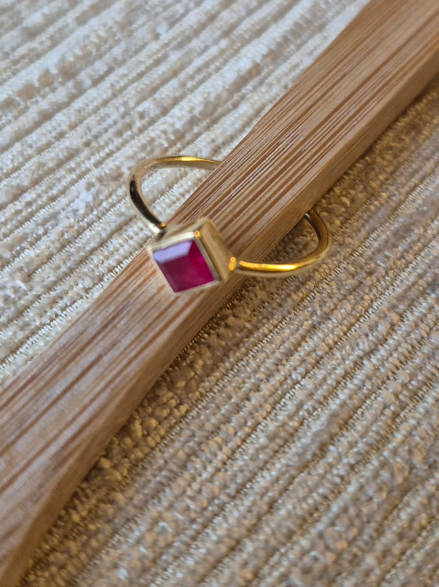 LA DUCHESSE AUX PIEDS NUS - Gemstone Ring – Sony Chan Selects